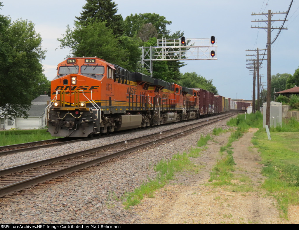 BNSF 8174